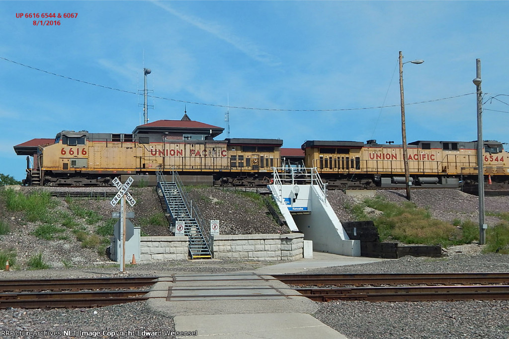 6067 drew the short swraw and pushes from the rear